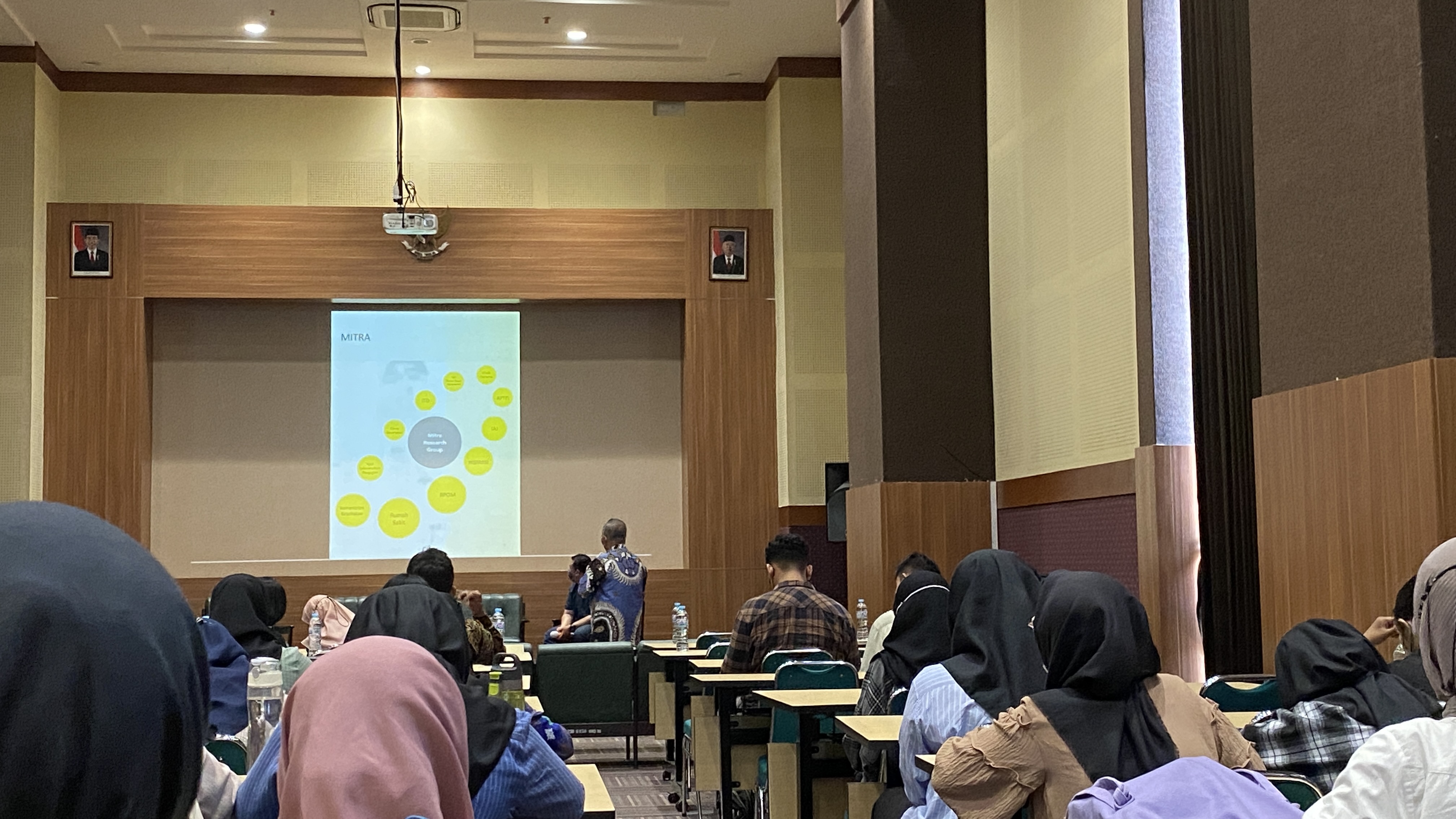 Prodi Pendidikan Apoteker Program Sarjana | Fakultas Farmasi Universitas Airlangga